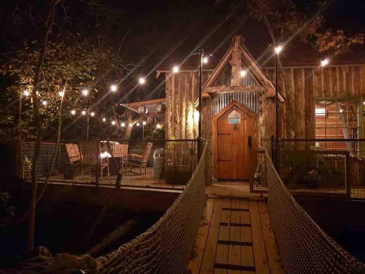 Hobbit Houses Where You Can Binge Watch the New Lord of the Rings TV ...